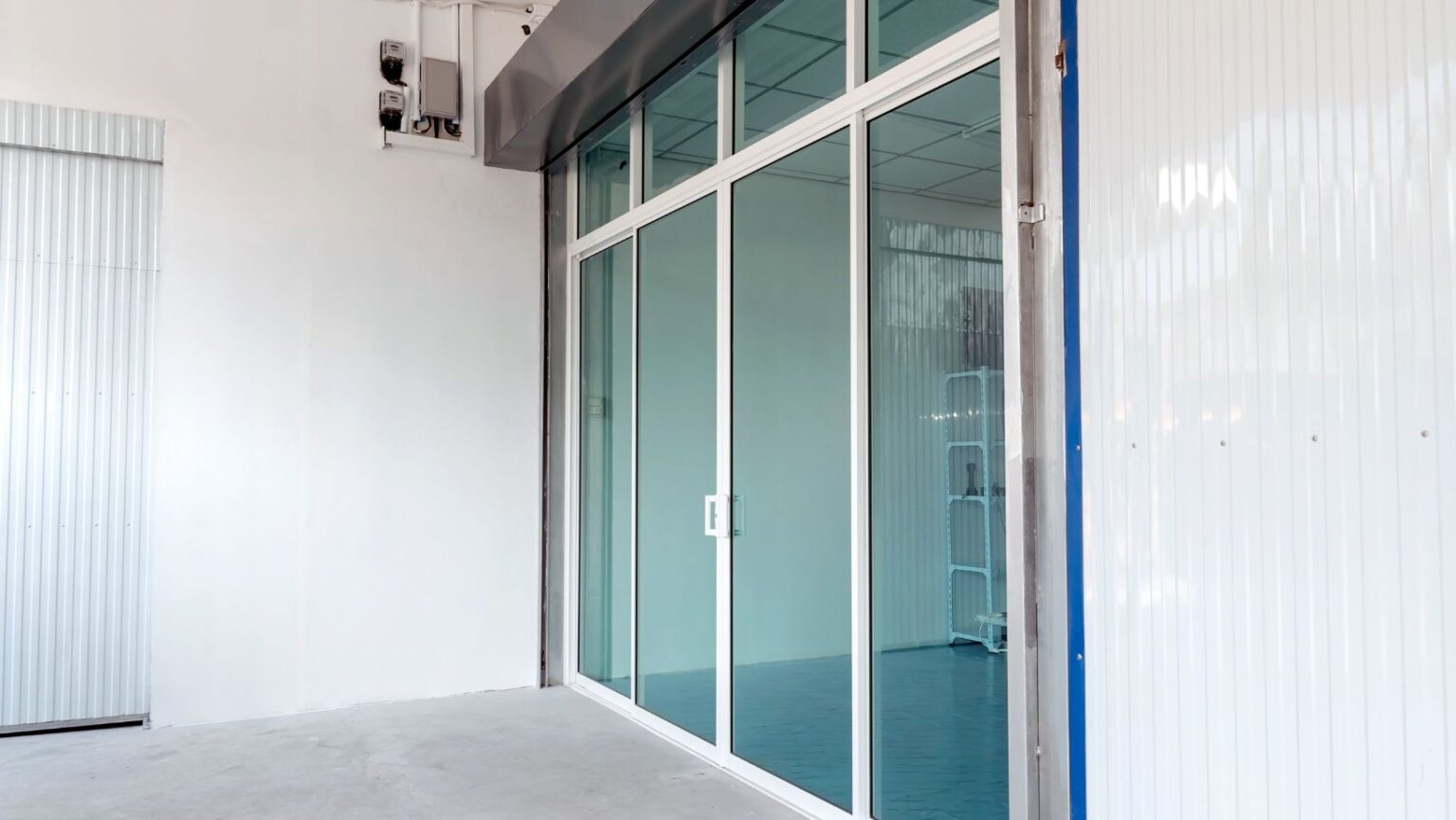 A Complete Bifold Door Guide: Types, Uses, and Benefits