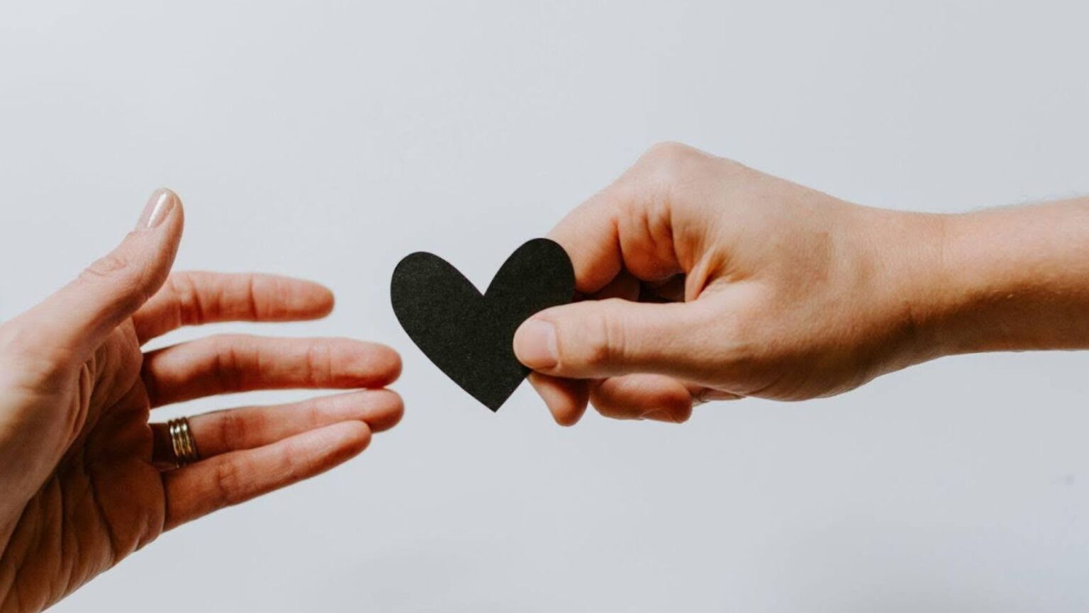 Signs of a Genuine Connection: When the Experience Feels Real - Simplyseven