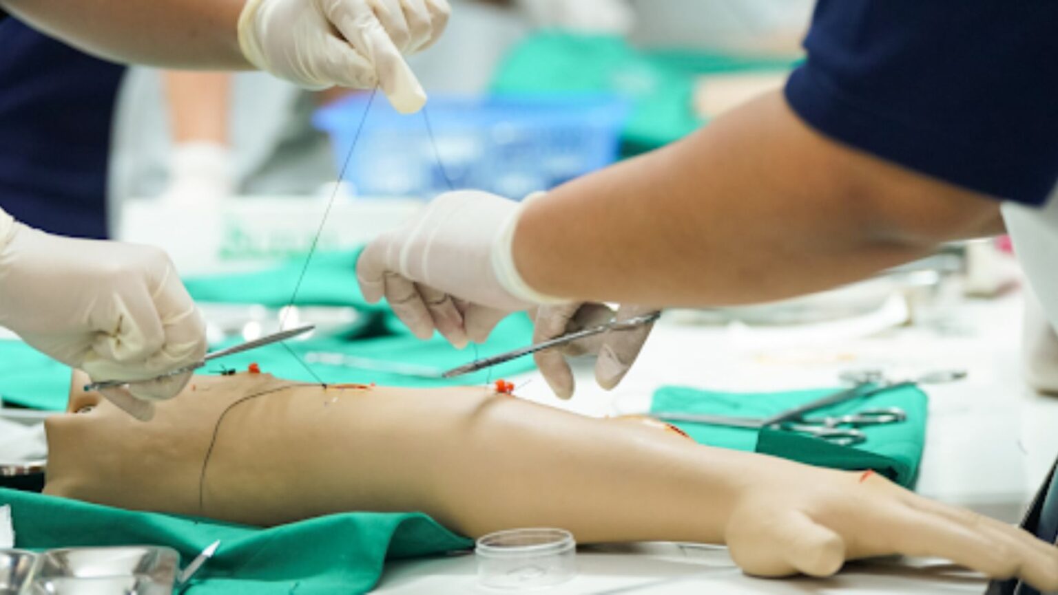 The Essential Suture Practice Kit Buyer's Guide for Medical Students ...